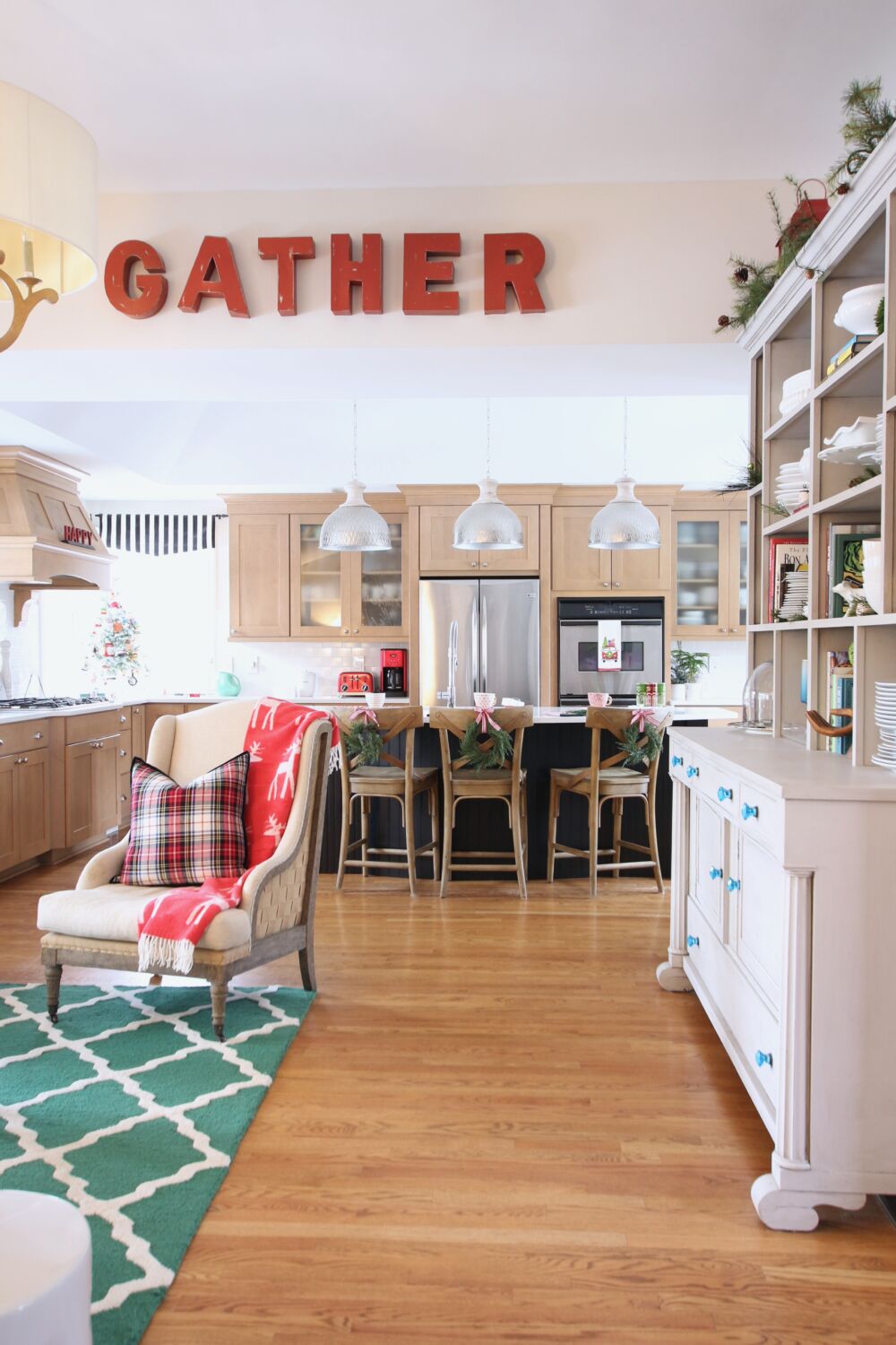 Christmas home tour: This is what happens when you fall in love with plaid!